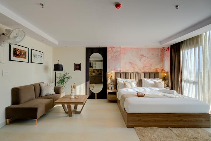 Lumi Stays- Luxe Studio Apartment - Ghaziabad