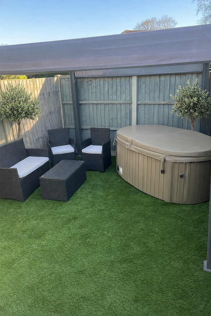 Caravan With Private Hot Tub - Lyndhurst, UK