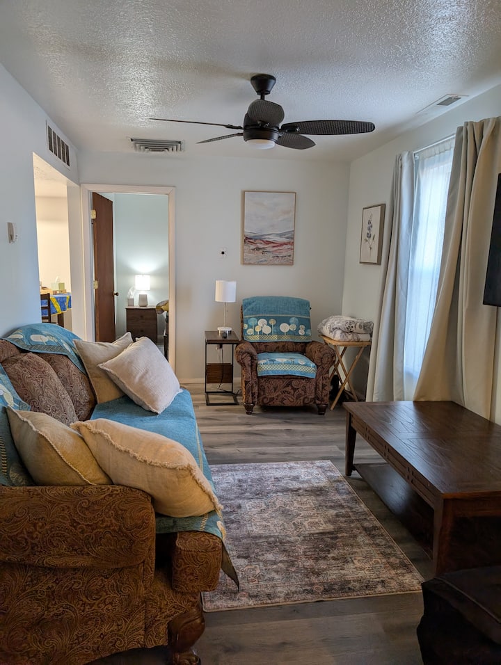 Cozy Two Bedroom Apartment. - Bloomfield, NM