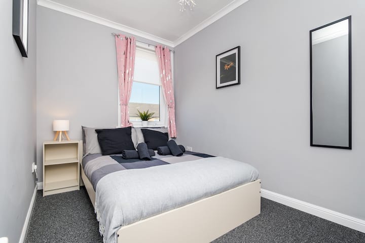 Family-friendly 3br | Parking | Sleeps 6 | Kelvin - リンリスゴー