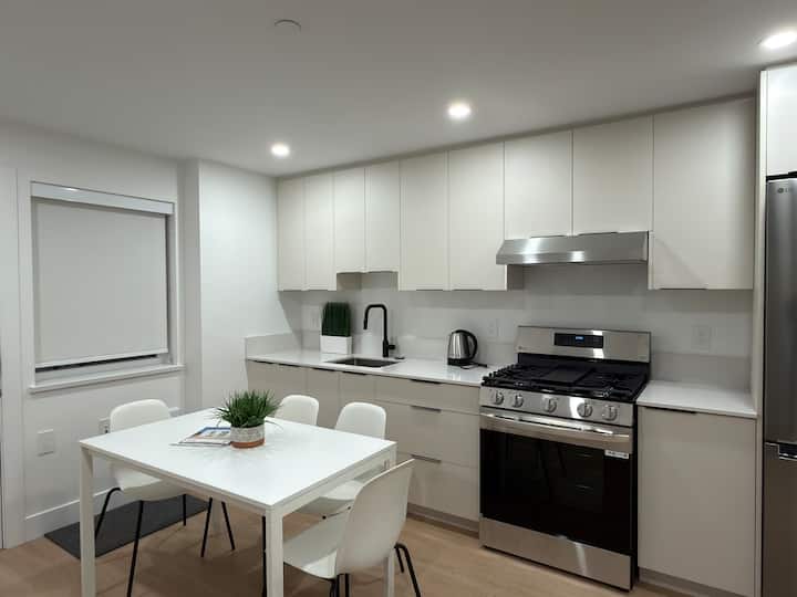 Cozy Space With A Private Entrance And Garden - Vancouver