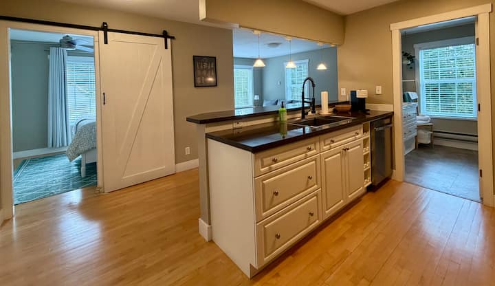 Forest Retreat Suite | Near Lakes, Trails&skytrain - Coquitlam