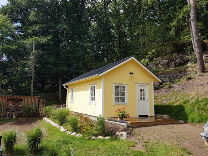 Mysig Stuga I Mysig Natur Med Skogen In På Knuten. - Göteborg