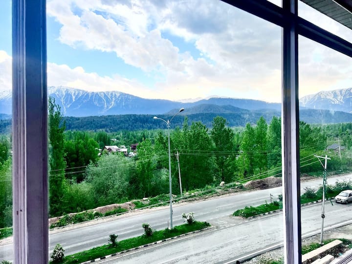 Mountain View Homestay W/ Home Meals, Kashmir - Gulmarg