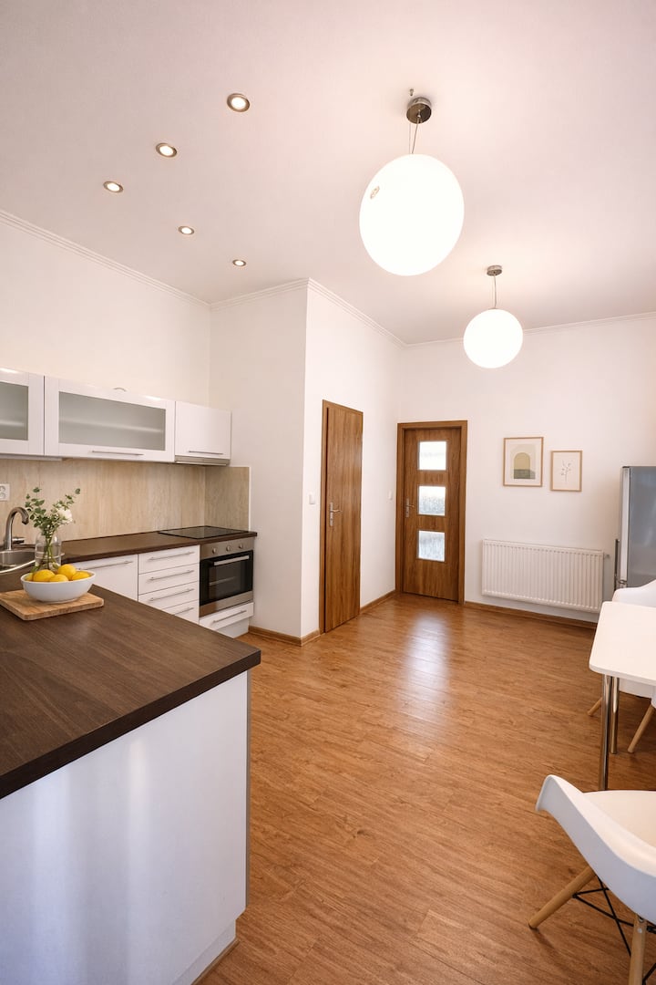 Cozy Stay In ŽIžkov – 5 Min To The Center! - Prága