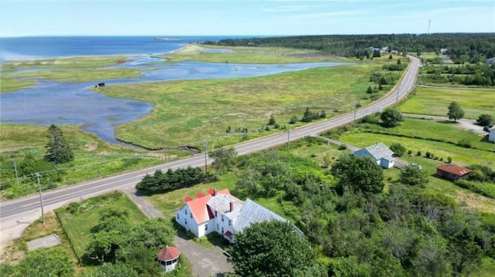 Tide And Timber Farmhouse - New Brunswick