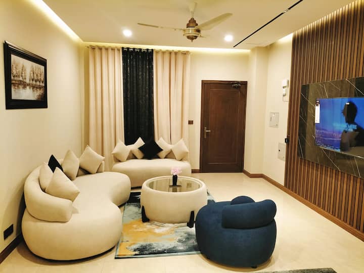 Signature-1bed With Infinity Pool In Zeta Mall - Islamabad