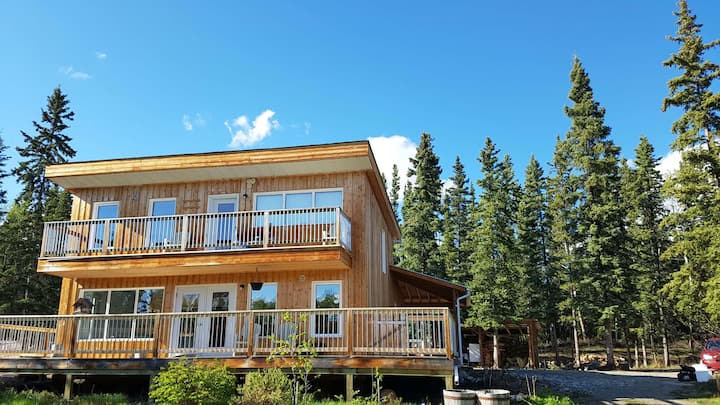 Large, Airy, Modern Rural Cabin. - Yukon