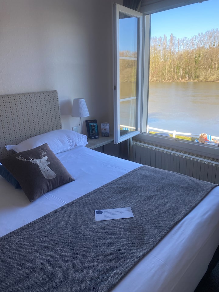 Chambre Côté Rivière Pour Une Ou Deux Personnes - Gouvieux