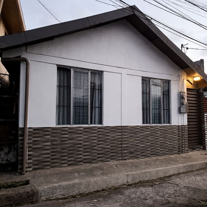 Casa Del Centro, Práctica, Equipada Y Bien Ubicada - Ciudad Quesada