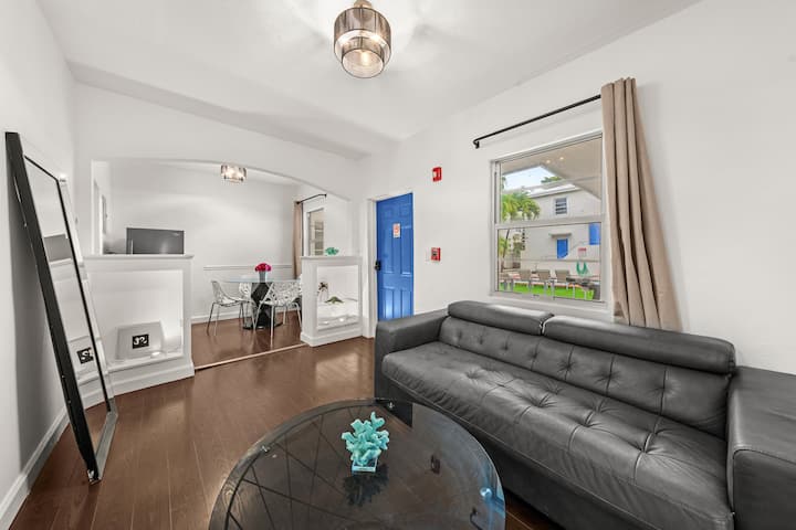 Quiet South Beach Retreat W/ Pool Access - Miami Beach, FL