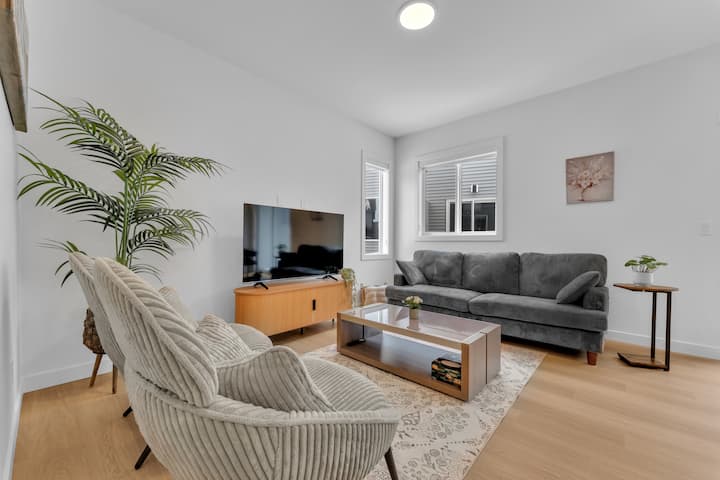 Home In Edmonton Sw - Edmonton