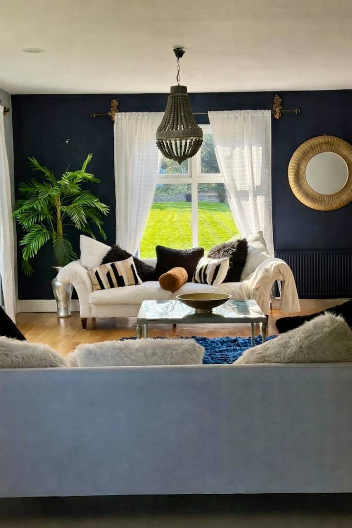 Prestigious 4br Estate On 1 Acre, Dublin Coast - Bray