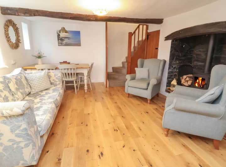 Cosy Cottage
Wood Burner &
Large Enclosed Garden - Barnstaple