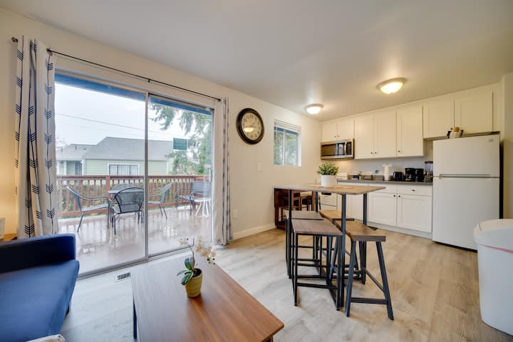 Rainier Upper Suite Near Restaurants & Light Rail - State of Washington