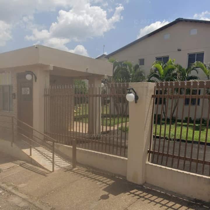 Casa Com 2 Quartos Em Condomínio Fechado - Trindade