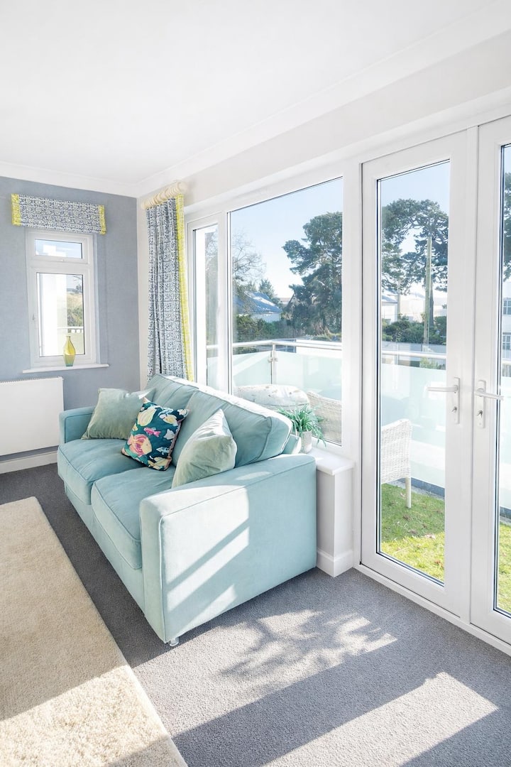Sandbanks Apt | Sleeps 8 | Beach | Contractors - Poole