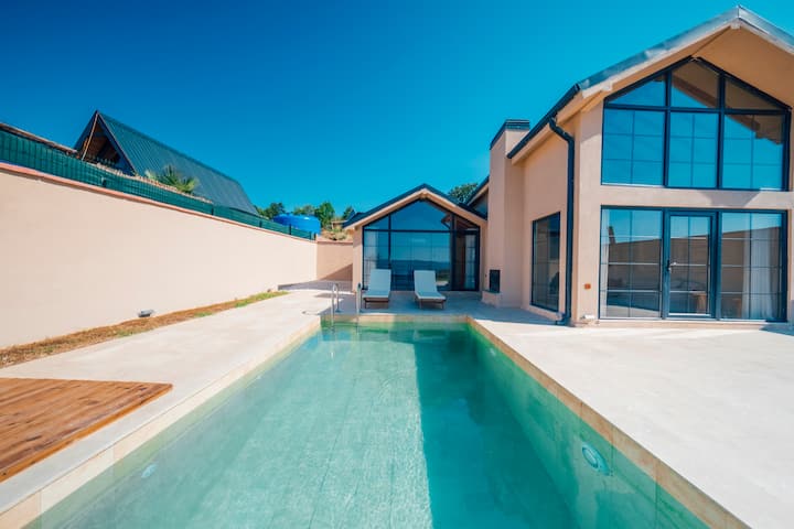 Kuzey Bungalov 6 / 2+1 Sıcak Havuz & Göl Mazaralı - Sapanca