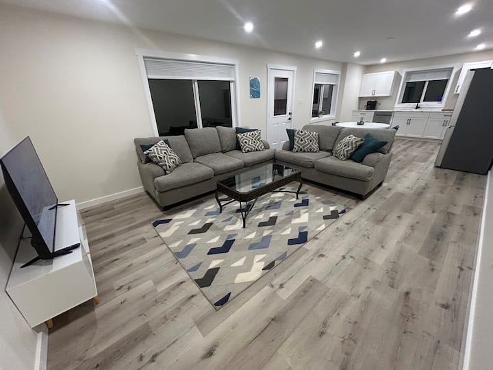 The Northern Nest - Brand New Lakeview Suite - Burns Lake