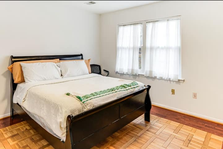 Lovely 4 Bed House In Woodbridge - Woodbridge, VA