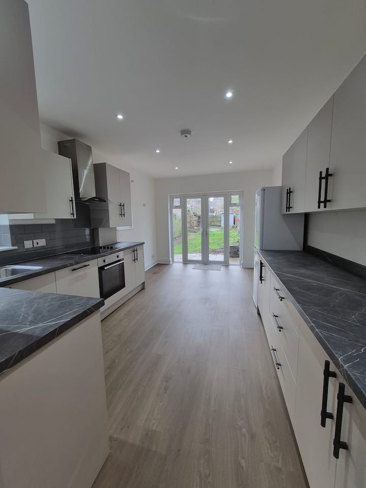 Unfurnished 4 Bed House For 3 Months - Beckenham