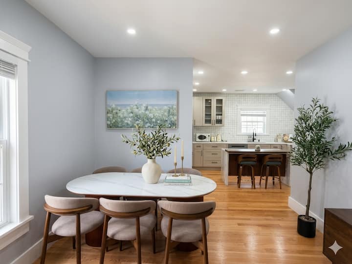 Stunning 4br2ba W Parking/near Downtown - Dorchester, MA