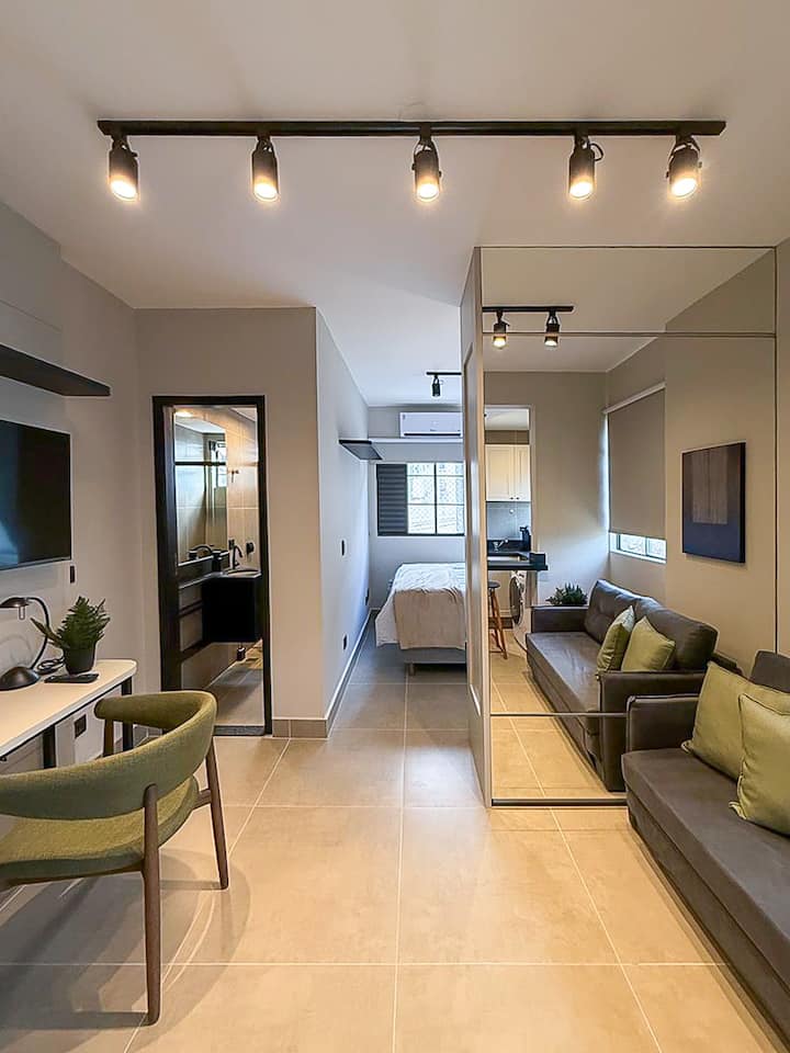 Studio Premium No Centro | Ar + Fechad. Eletrônica - Londrina