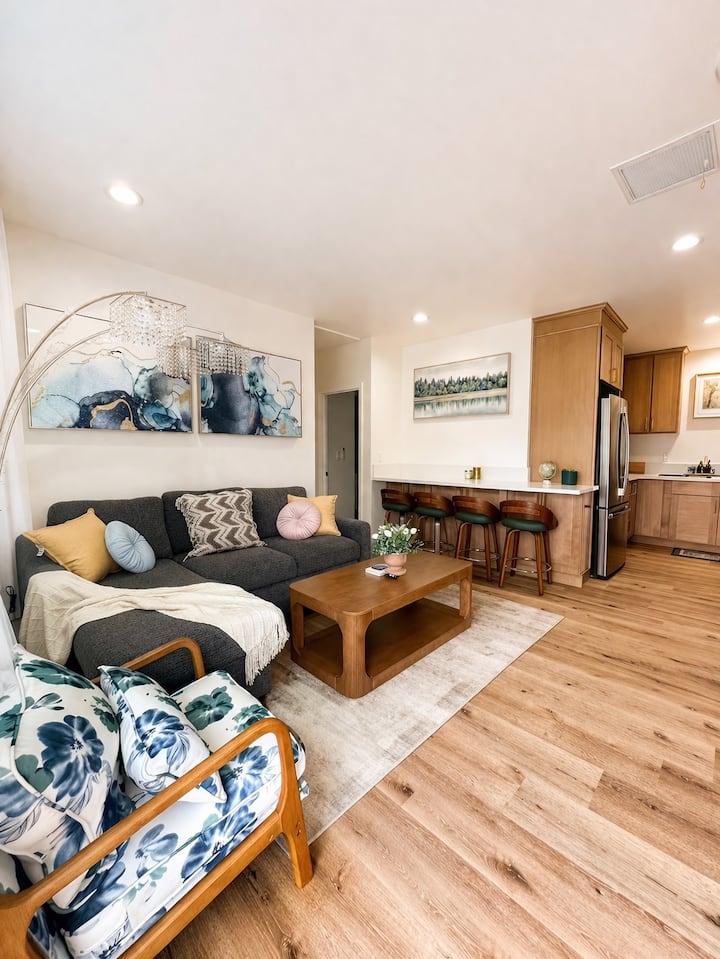 Stylish 3br/3ba Guest House | Perfect For Groups - San Dimas, CA