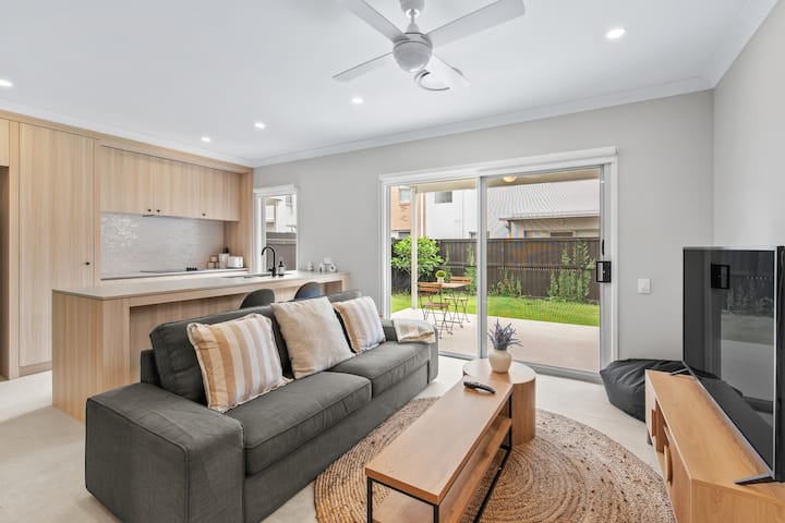 Premium Northside Poolside Residence | Mango Hill - Brisbane