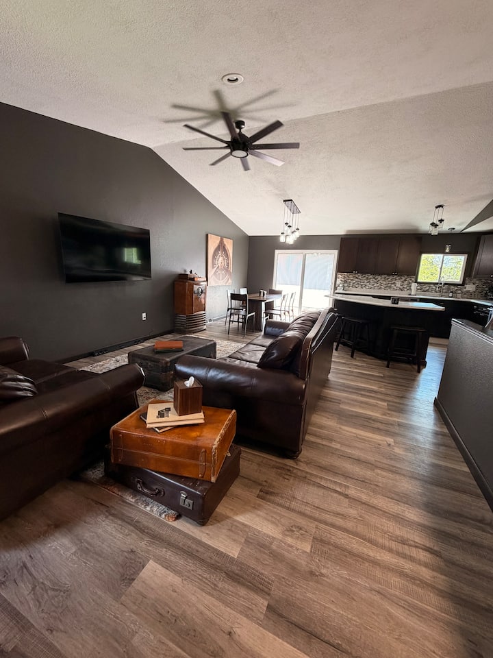 Cozy Family Den With Theater Room - Willow Lake, Swisher