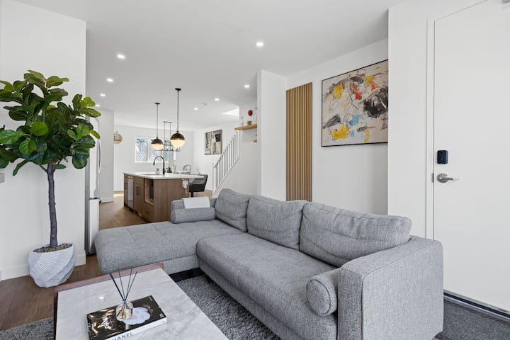 Gorgeous 6br Luxury Home | Downtown Views - Calgary