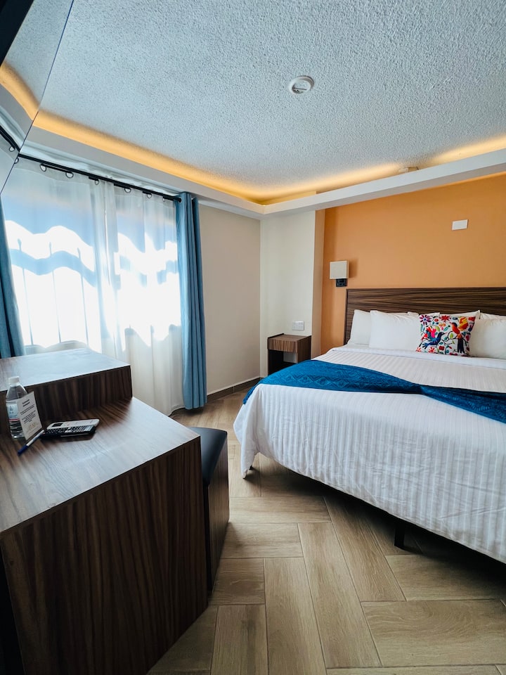 Suite Cama King Con Vista A Pasos Teatro Juárez - Guanajuato
