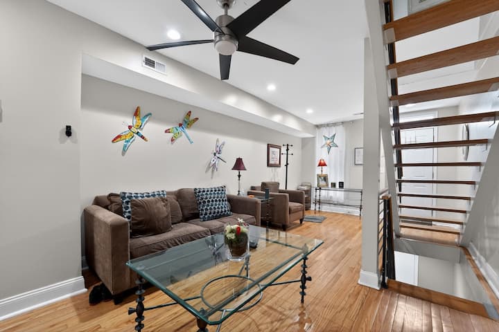 Walk To Patterson Park | Cozy Canton Retreat - Baltimore, MD