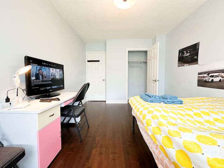 Couple's Best Comfy Room Near Kennedy Steeles /3 - Markham