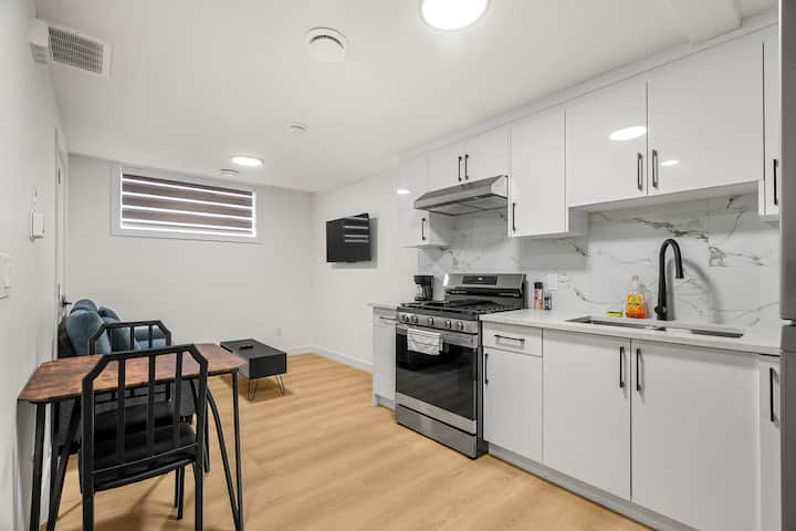 Private Suite | Near Wem | Laundry | Pets Ok - Edmonton, Canada