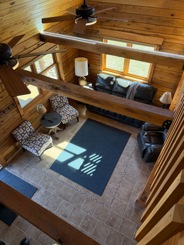 Cozy Log Cabin - Iowa