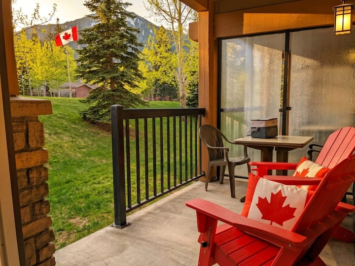 Canmore Mountain Views:king Bed, Park Pass, Hottub - Canada