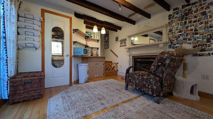 Beautiful Private Suite By Medford Square - Malden, MA