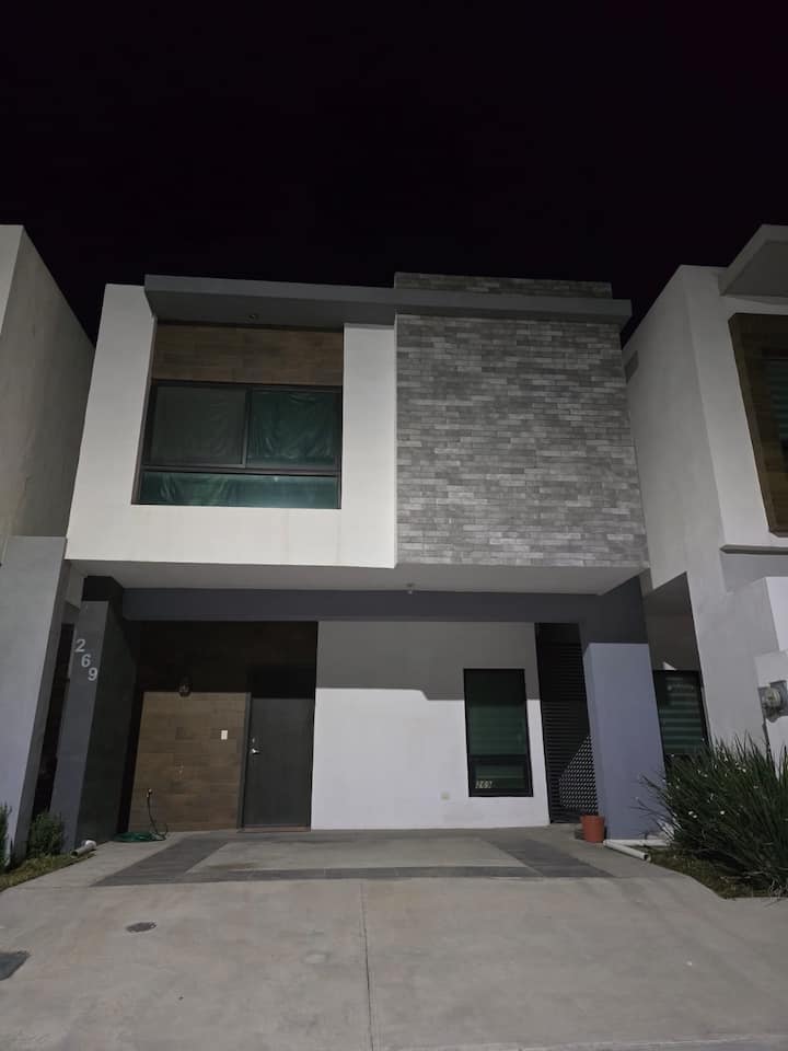 Hermosa Casa En Fracc Privado - Saltillo