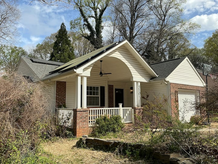 Sweet Bungalow With Peaceful Backyard Oasis. - Cotswold - Charlotte