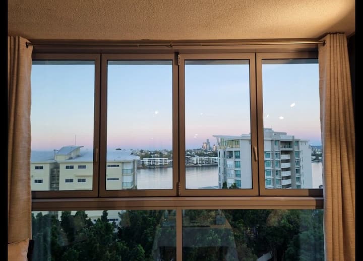 Hamilton Riverview Apt | Balcony & Pool - Brisbane