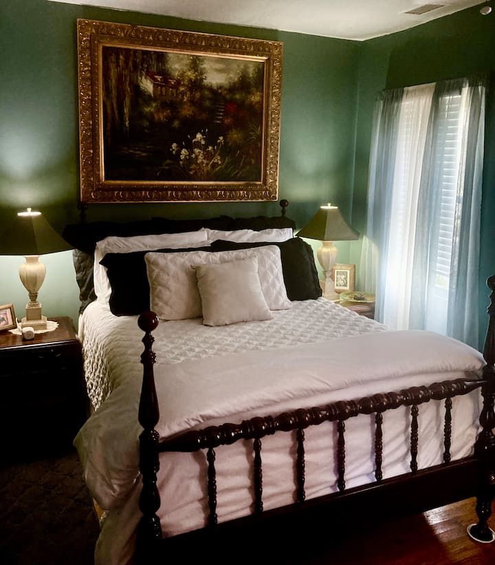 The Historic Rose Town Home - Savannah, GA