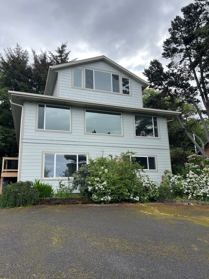 Hill Top Home At Cannon Beach - Cannon Beach, OR