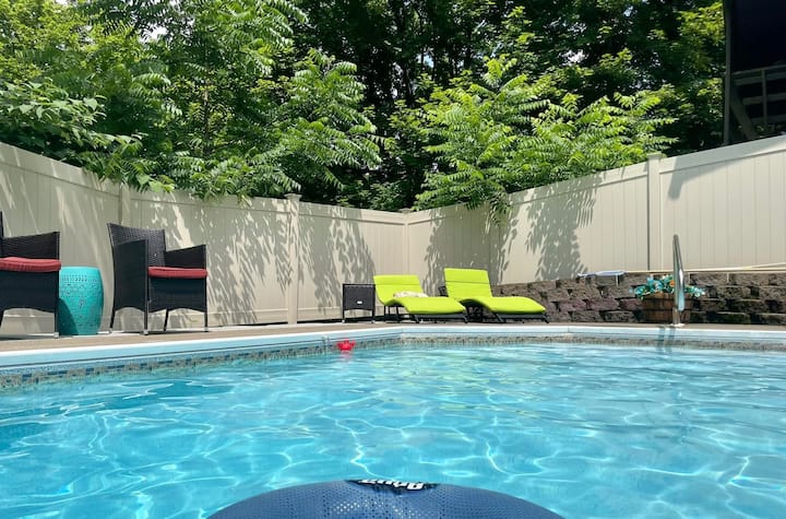 Pool & Jacuzzi - Gym - Huge Backyard - Cozy Home - Binghamton, NY