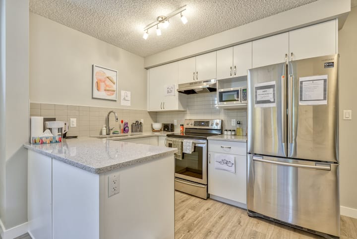 Universitybasementsuit"near Uofa&hospital&whyteave - Canada