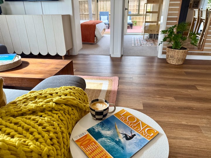 The Salty Grove - A Retro Coastal Cottage - Leopold