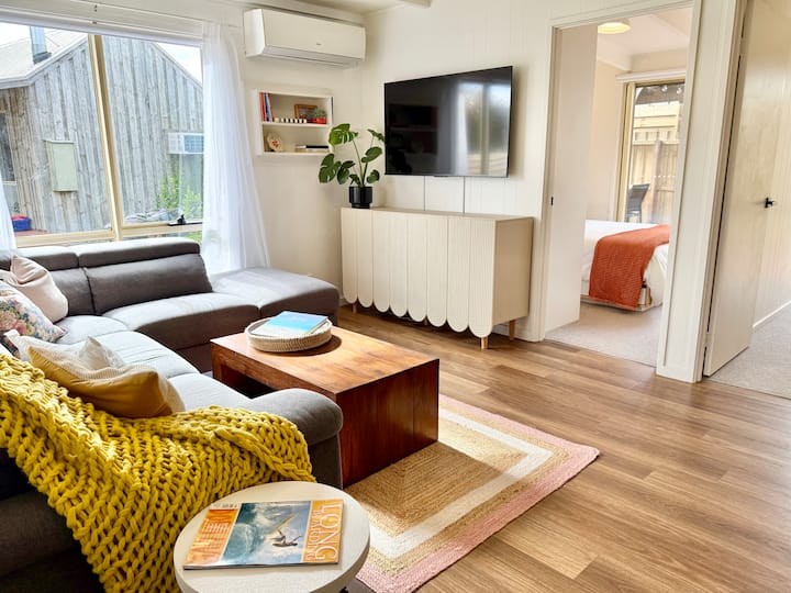 The Salty Grove - A Retro Coastal Cottage - Leopold