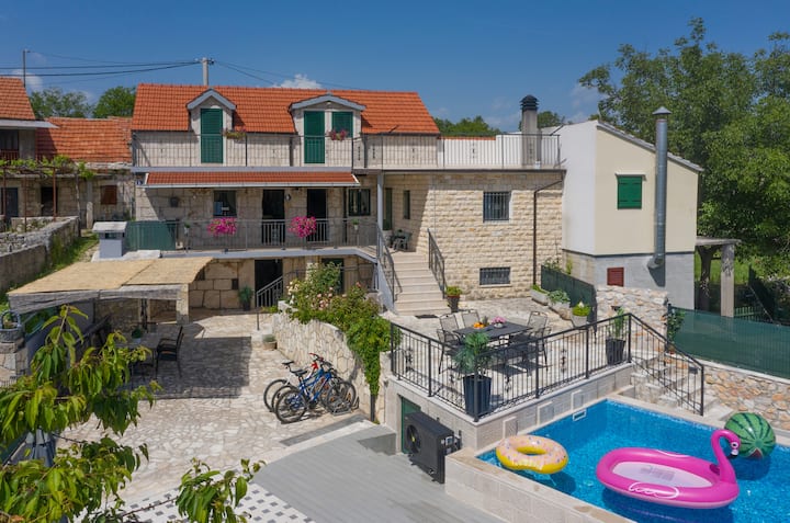 Holiday Home Stipan's House With Pool - Makarska Riviera