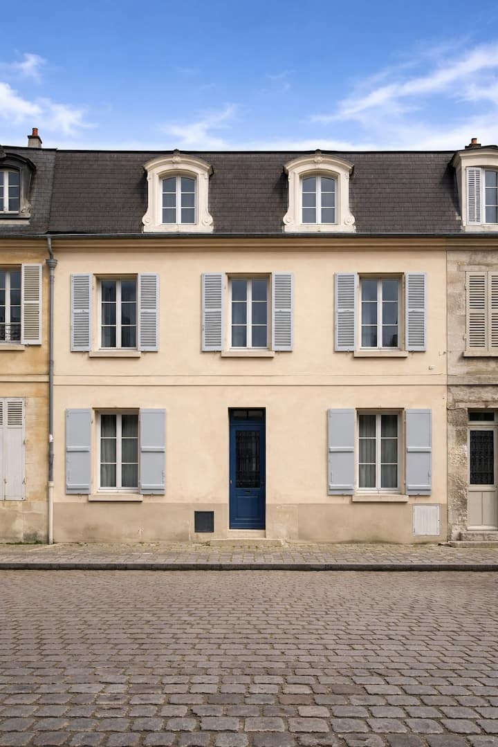 Jolie Maison De Campagne En Plein Centre De Senlis - Senlis