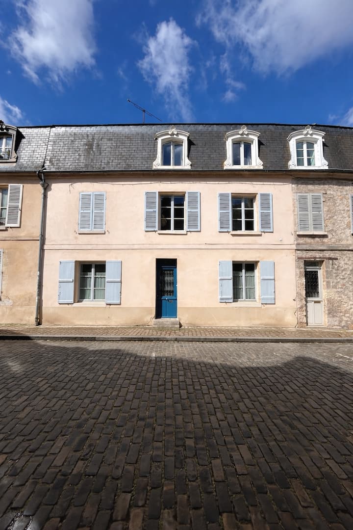 Jolie Maison De Campagne En Plein Centre De Senlis - Senlis